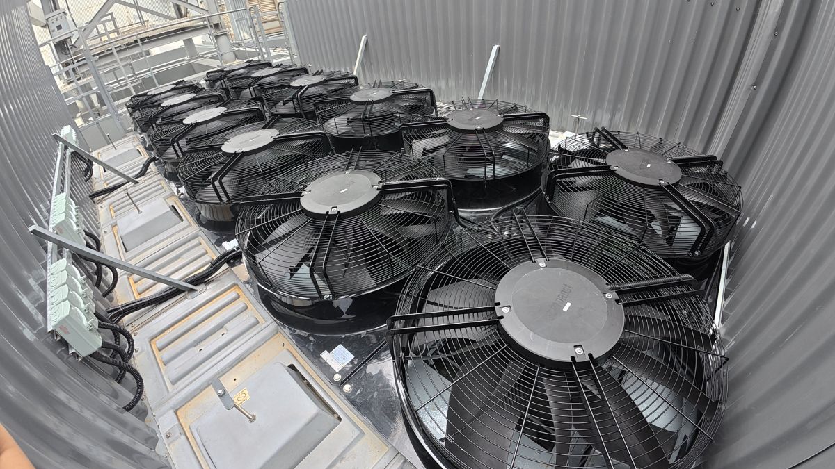 Optimizing Cooling Towers in a Mall with EC Fans | ebm-papst SEA